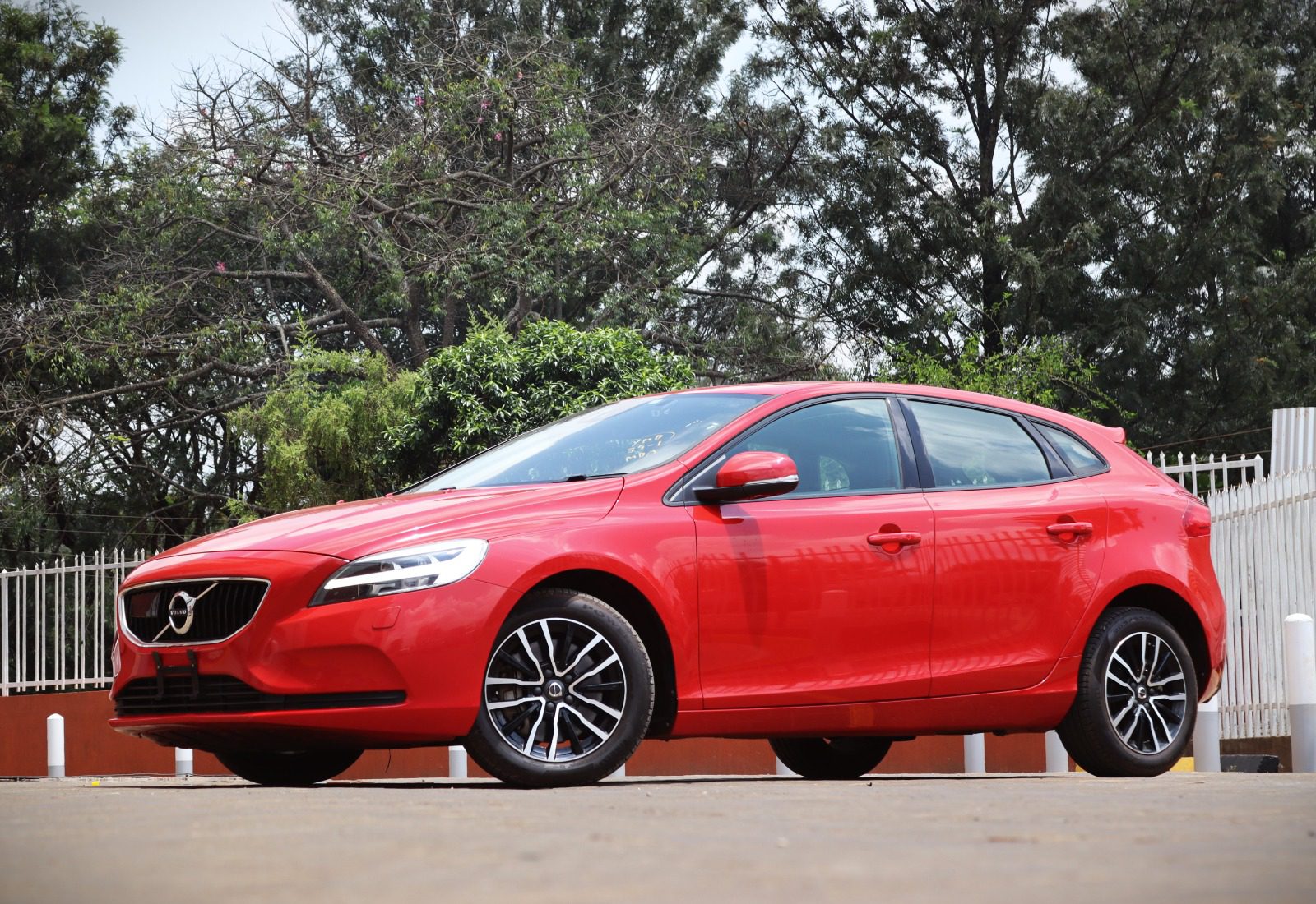 🚗 2018 Volvo V40 T3 - Sleek, Safe & Turbocharged - AutoEmpire