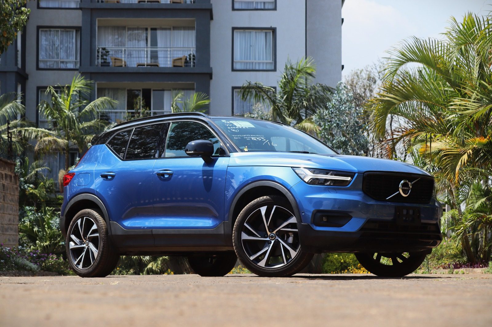 🔥 VOLVO XC40 R-DESIGN 2018 – Blue Beauty, Bold Spirit! 💙 - AutoEmpire