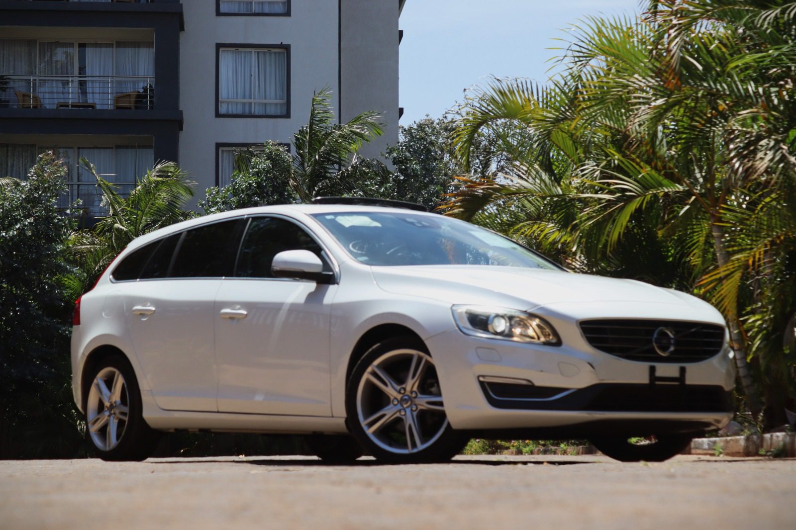 🤍 2018 VOLVO V60 T3 – WHITE | 1500CC PETROL TURBO • PREMIUM WAGON ...